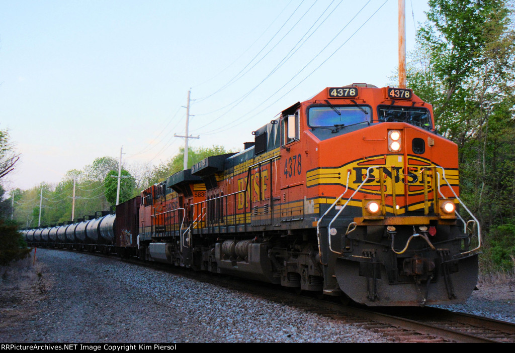 BNSF 4378 CSX Train K038 Crude Oil Loads
